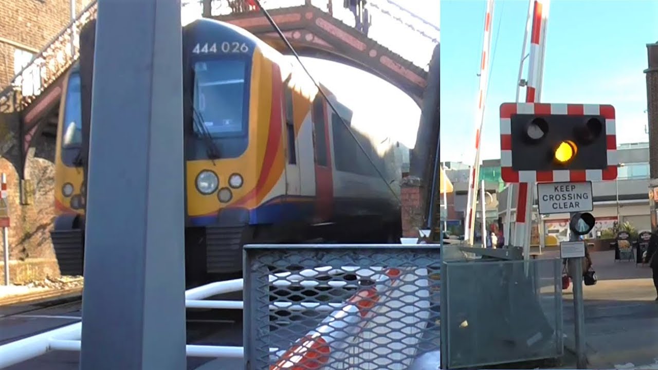 Poole (High Street) Level Crossing, Dorset - YouTube