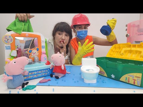 Çocuklar için evcilik oyunu. Oyuncak domuz George yüzünden lavabo tıkandı. Bebek videoları.
