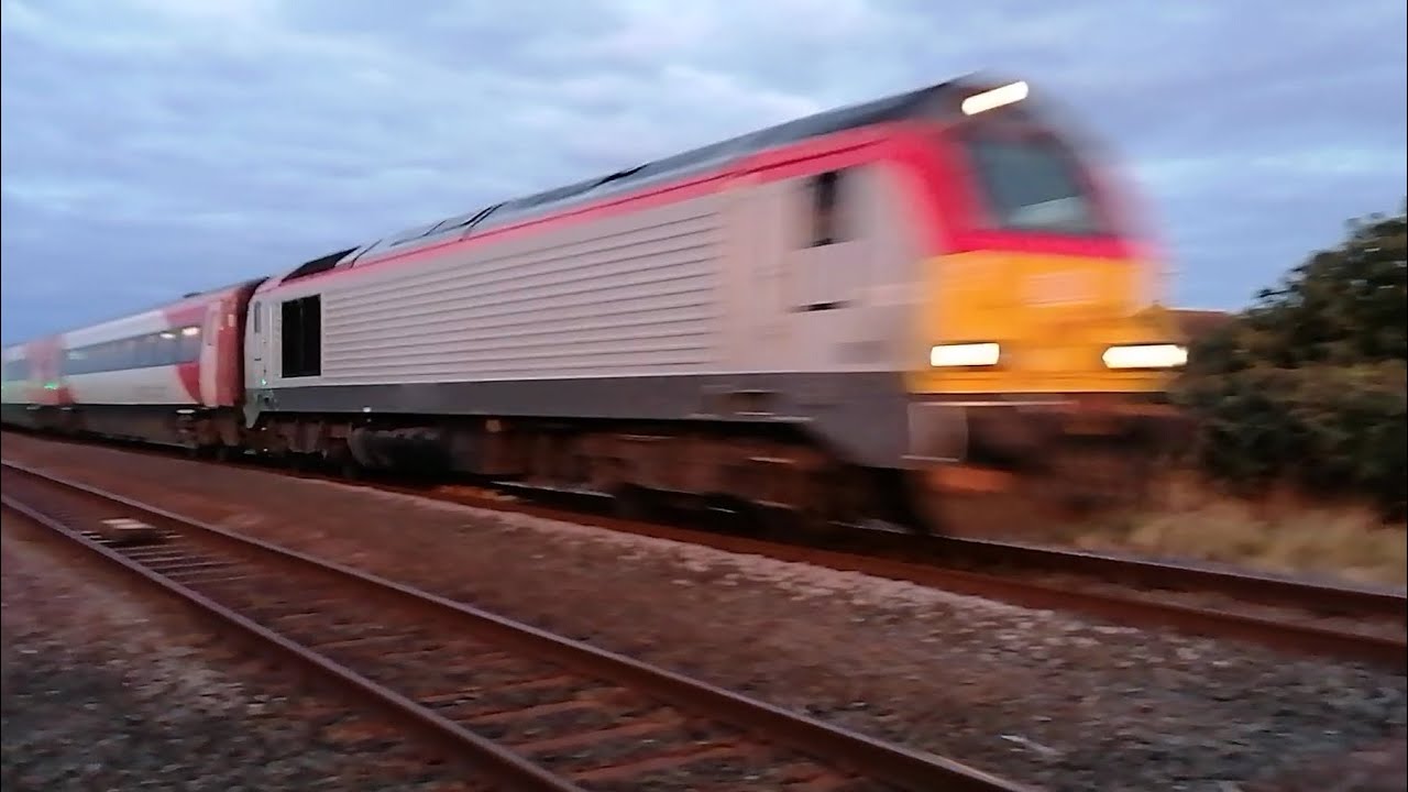 21/09/22 - DB Cargo Class 67 - 67025 & TFW DVT 82216 - Holyhead to ...