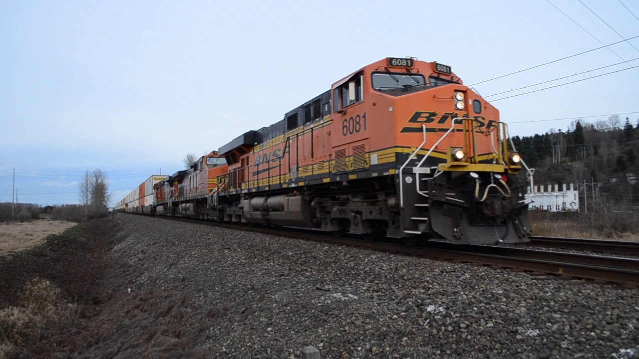 DAY AND NIGHT TRAINS | BNSF SEATTLE SUB AT SUMNER AND PUYALLUP! - YouTube