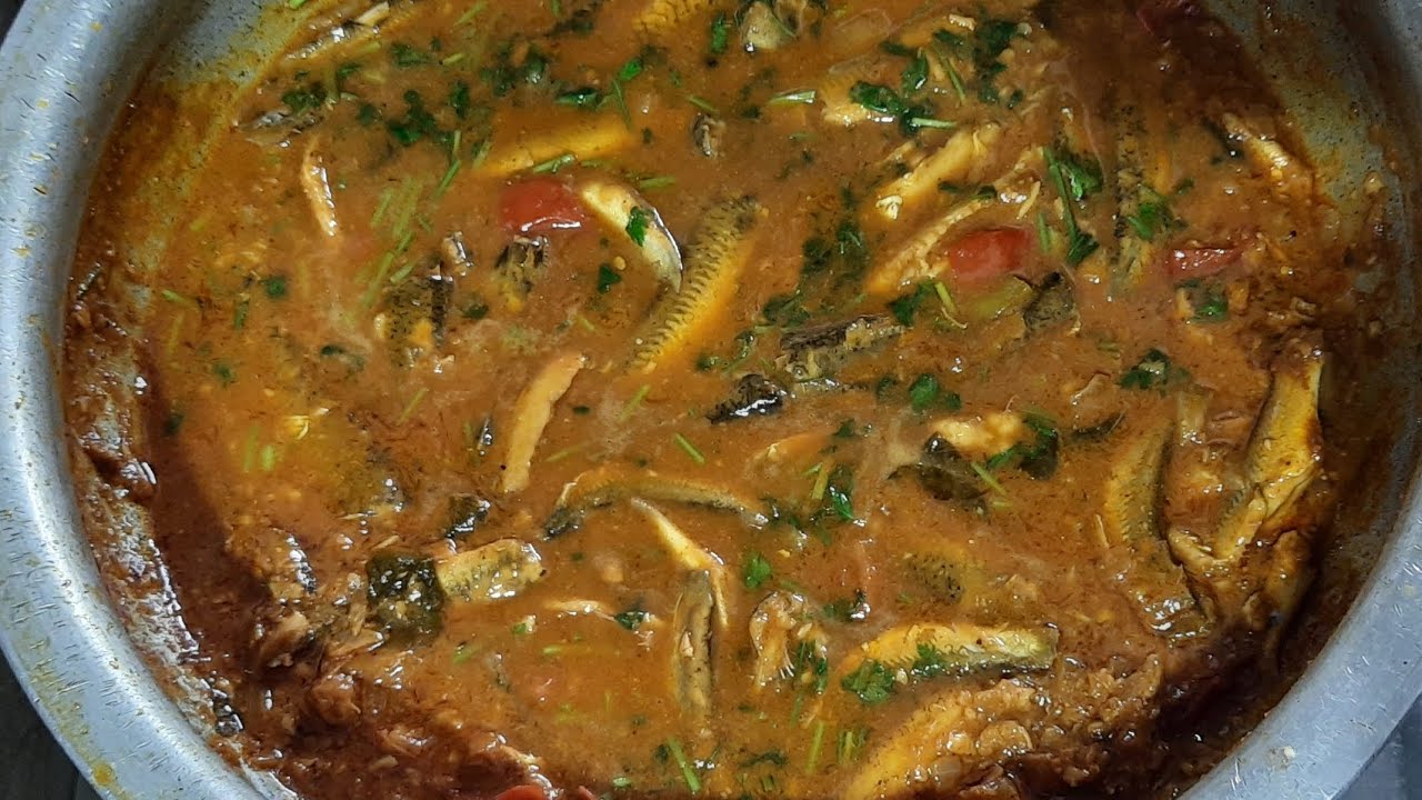 చిన్న చేపల పులుసు తయారీ విధానం || small fish curry recipe - YouTube