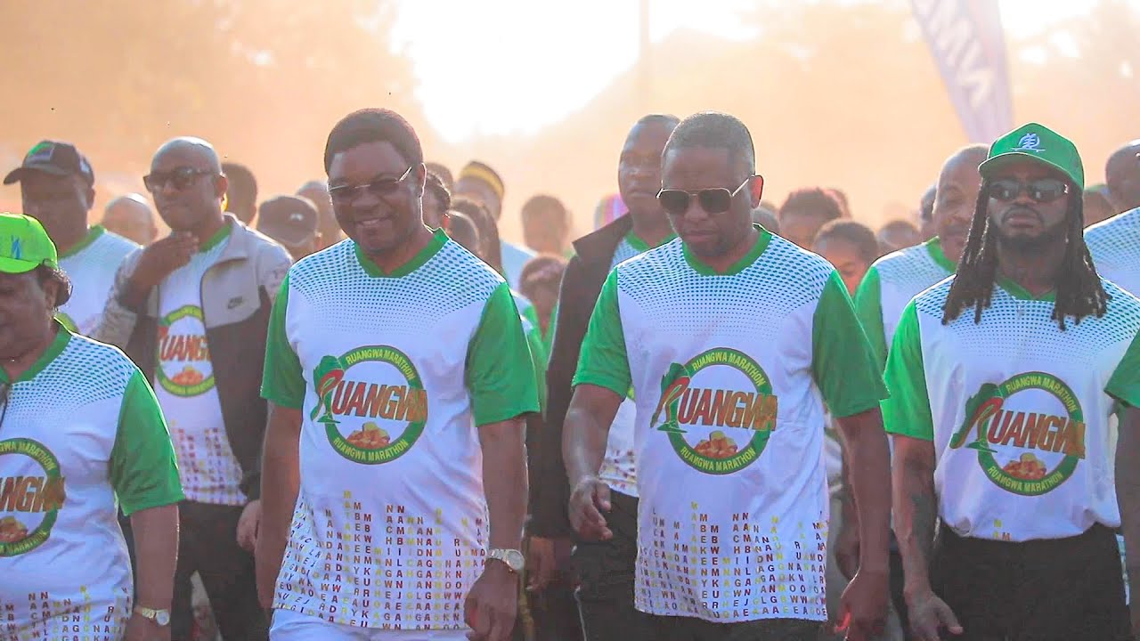 WAZIRI MKUU, DIAMOND, MWANA FA WALIVYOINGIA BARABARANI KUSHIRIKI MBIO ...