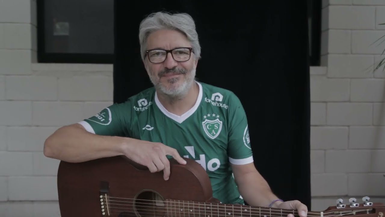 Manuel Moretti canta "Ella dijo" en entrevista con elDiarioAR - YouTube