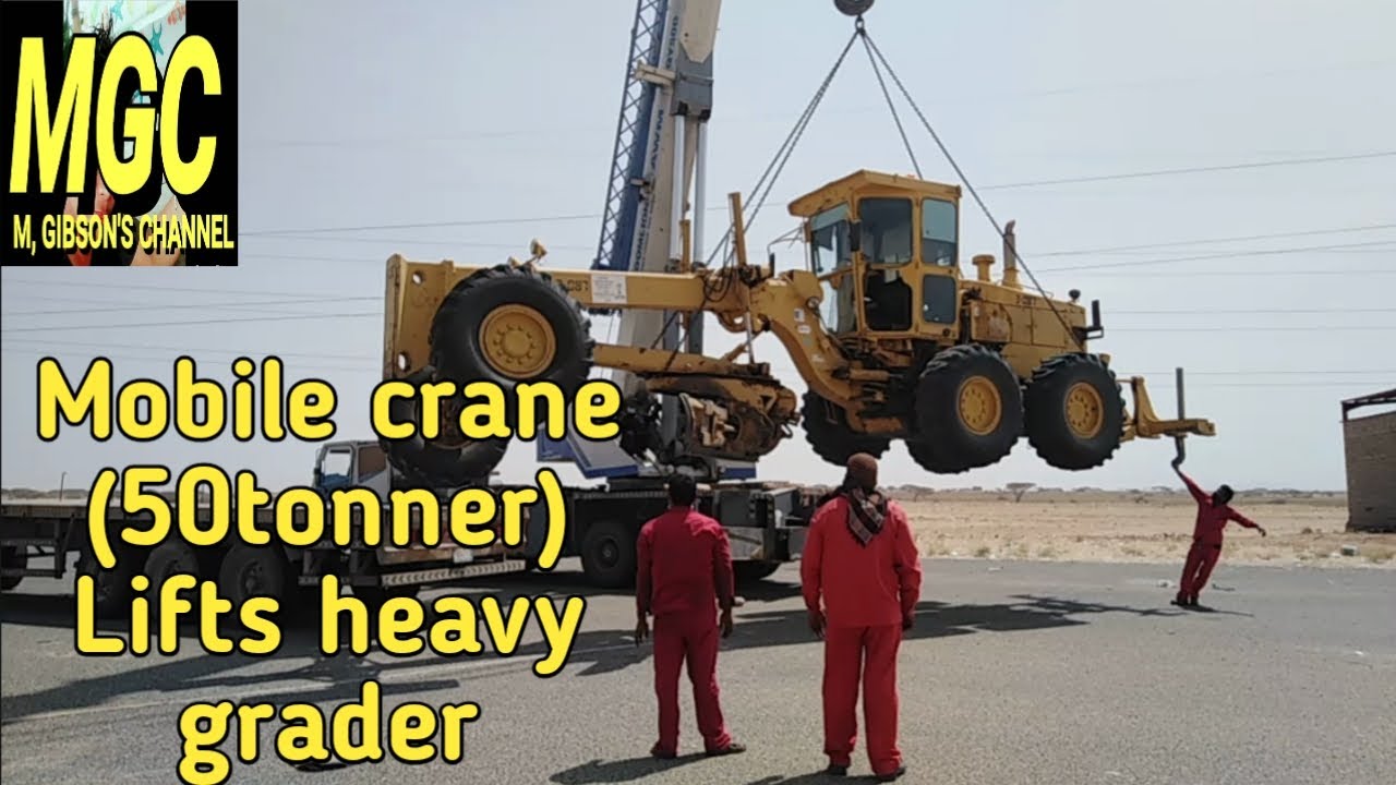 Mobile crane lifts heavy grader.., - YouTube