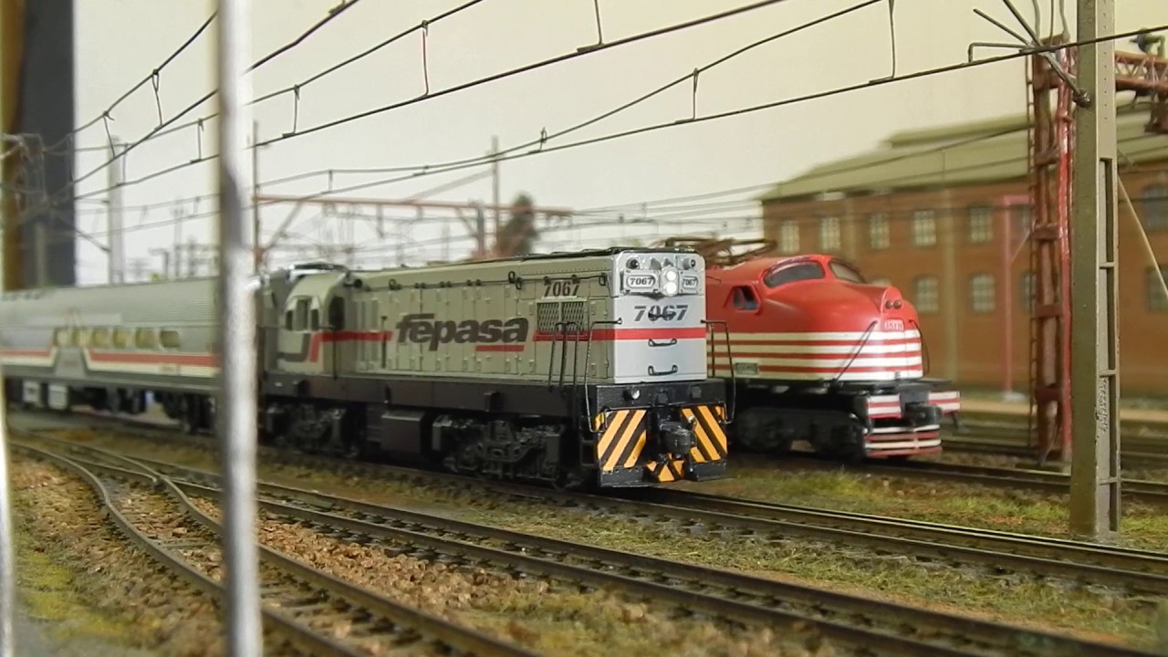 Locomotiva EMD G12 Fepasa cinza #7067 - Escala HO - YouTube