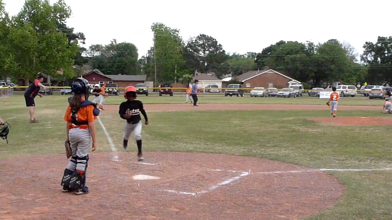Jacob hits deep in the outfield scoring Tahj, Tyler, Chase - YouTube