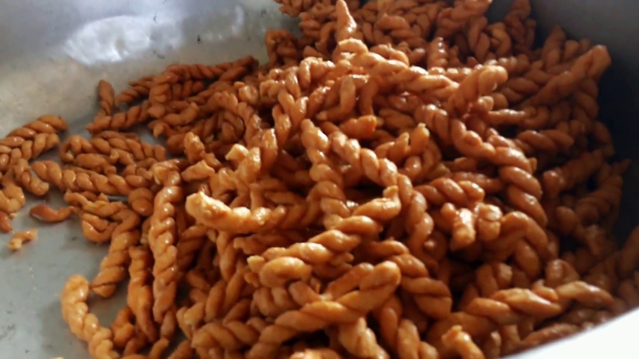 Mahua snack making process 麻花製作 - YouTube