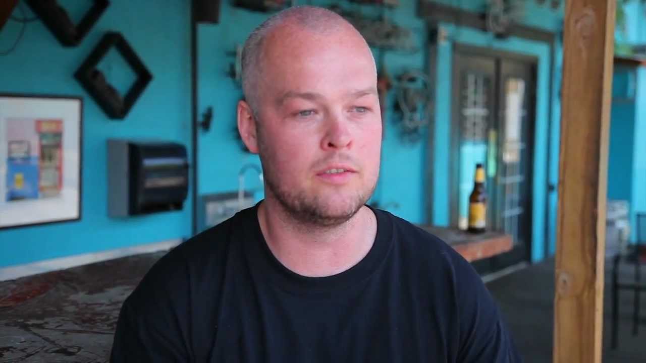 Chris Lumsden talks about working at Little Guys Movers - YouTube