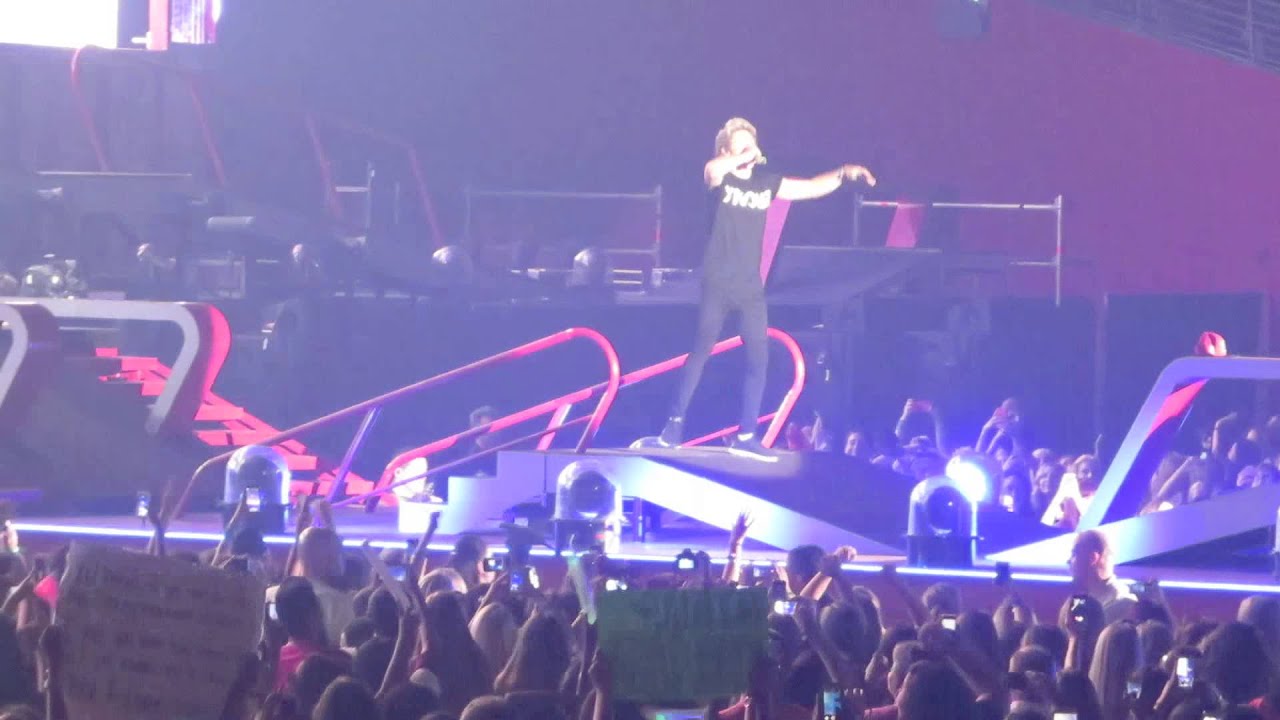 Niall's very interesting club/rave dance moves - YouTube