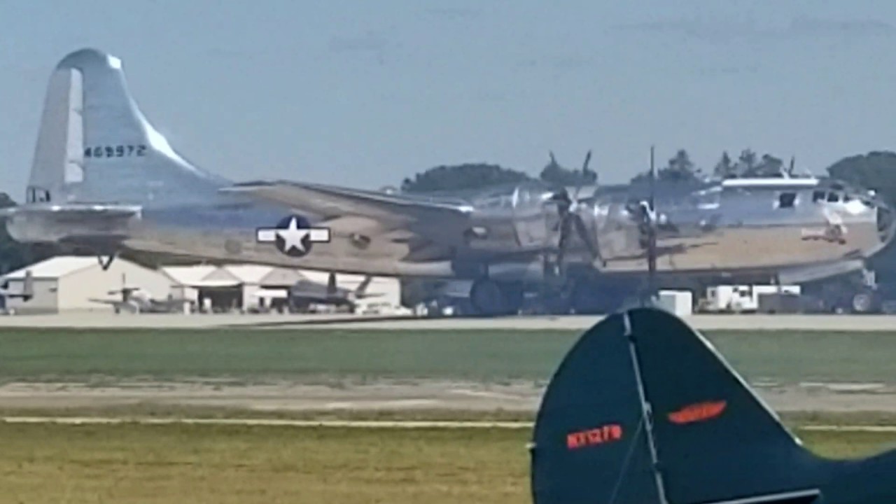 B-29s Doc and FiFi taking off - YouTube
