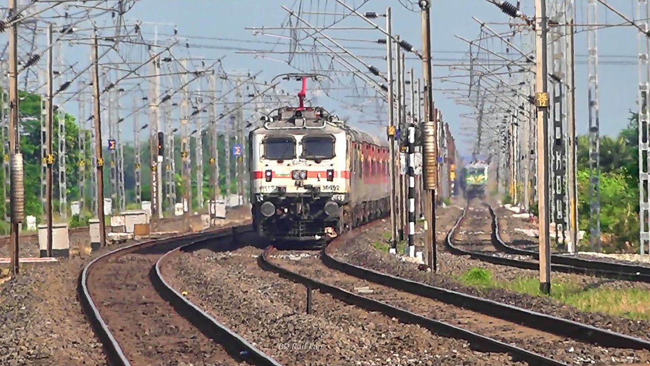 12308/Jodhpur - Howrah Superfast Express (PT) train passing through ...