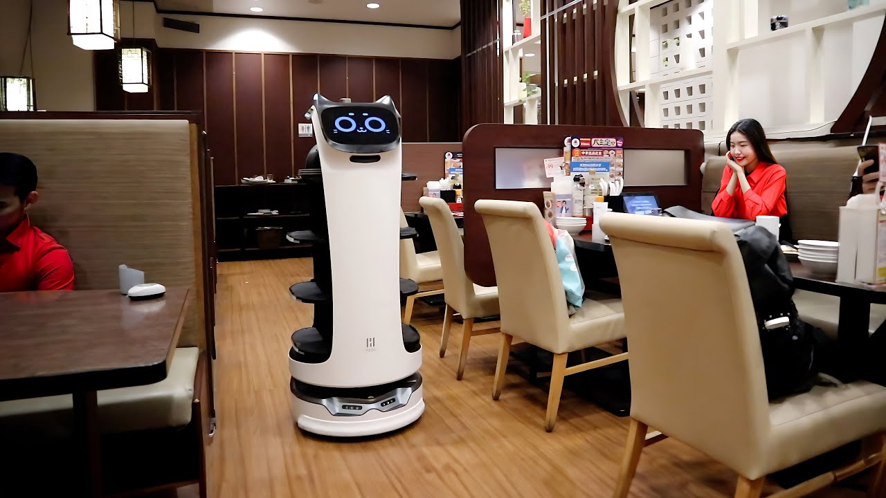🤖 The Rise of Robot Waiters in Japanese Restaurants! 🇯🇵 - YouTube