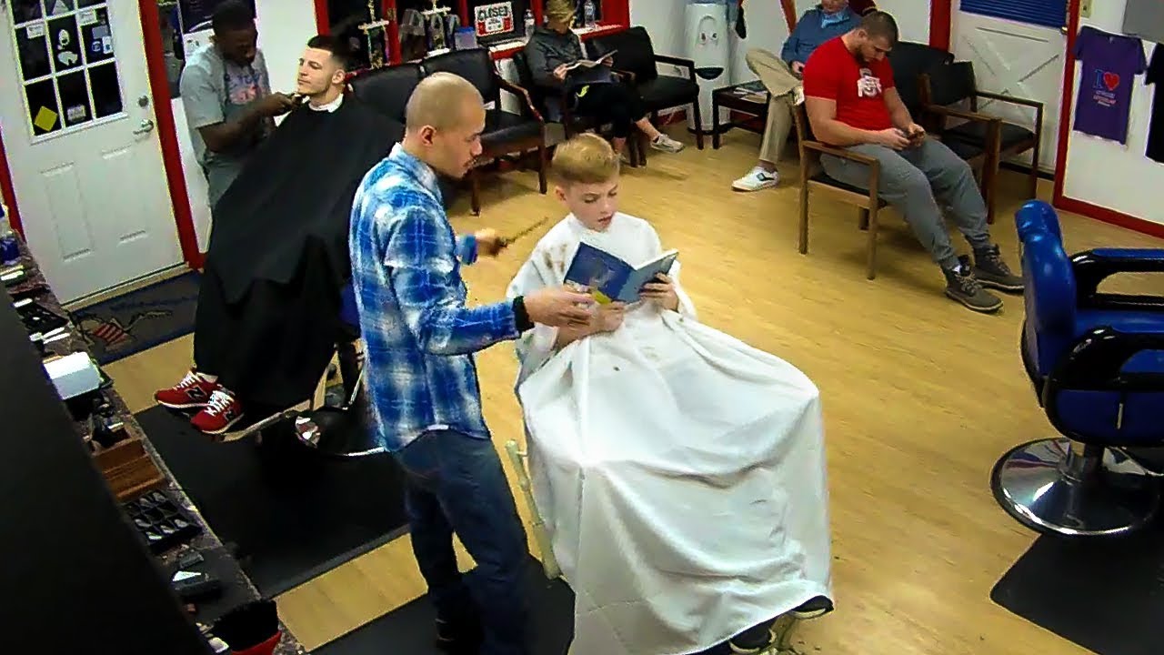 This barber shop encourages kids to read - YouTube