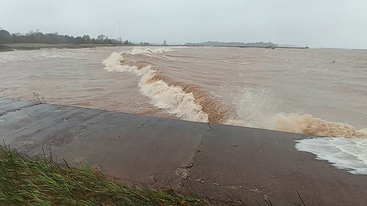 Lake Superior Gale at Wisconsin Point 10-10-18 - YouTube