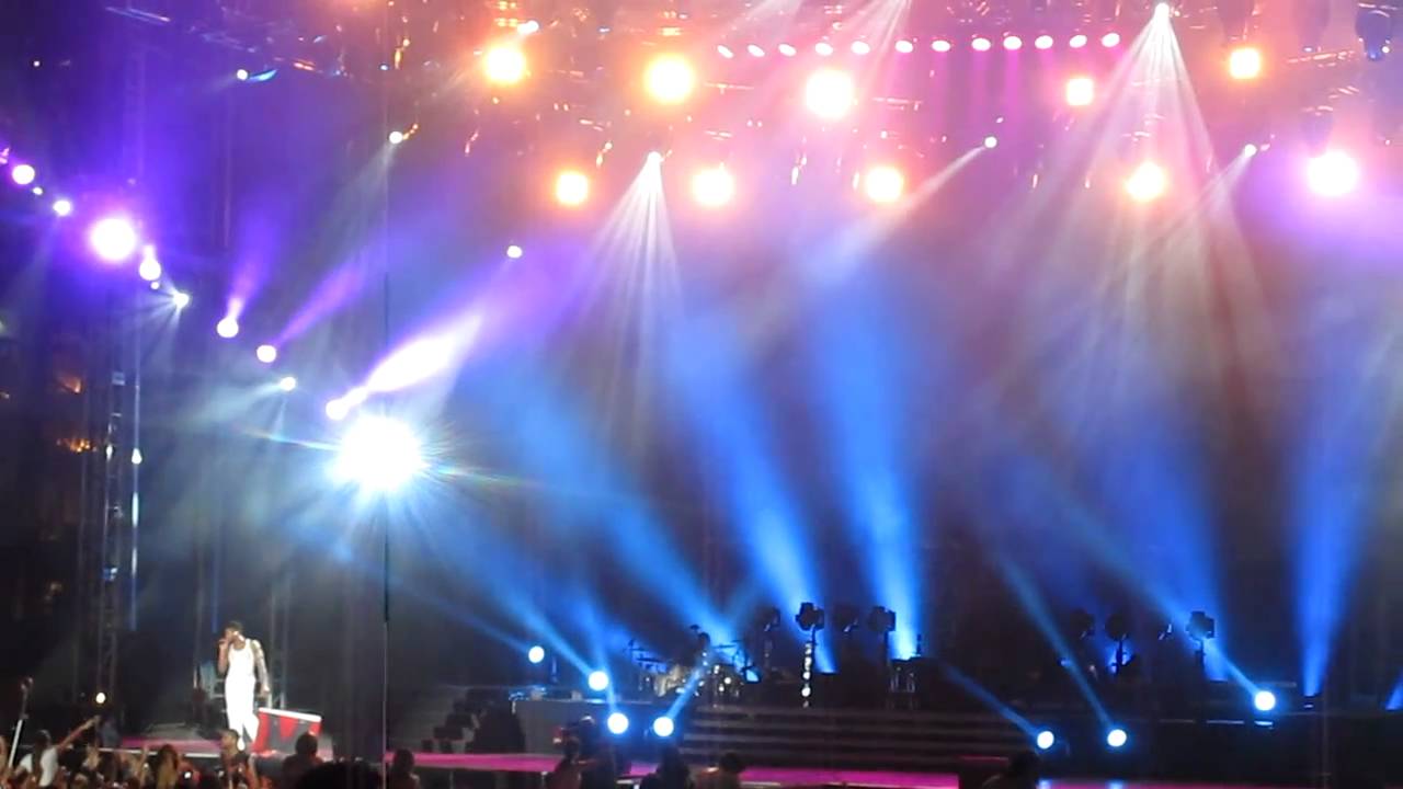 Usher in Dubai - Crowd Control - YouTube