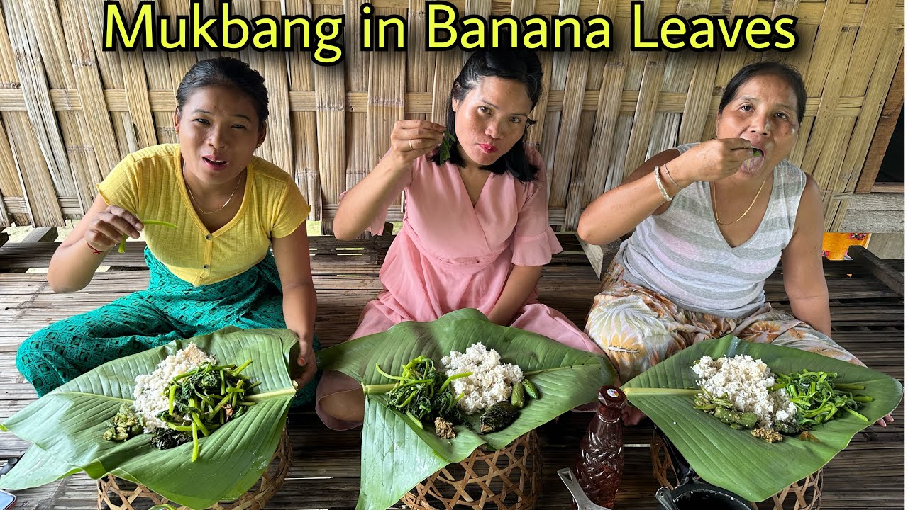 Eating Lunch With Family in Banana Leaves || Cooking and Eating in ...
