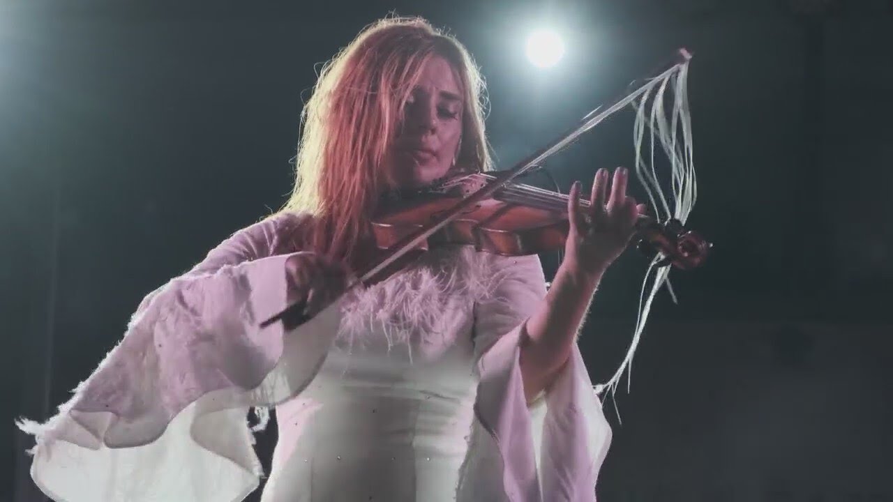 Amanda Shaw teases 2024 French Quarter Festival performance - YouTube