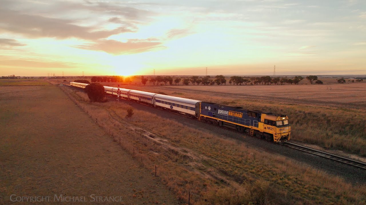 NR21 Leads 10 Carriage 1AM8 Overland Australian Passenger Train At ...