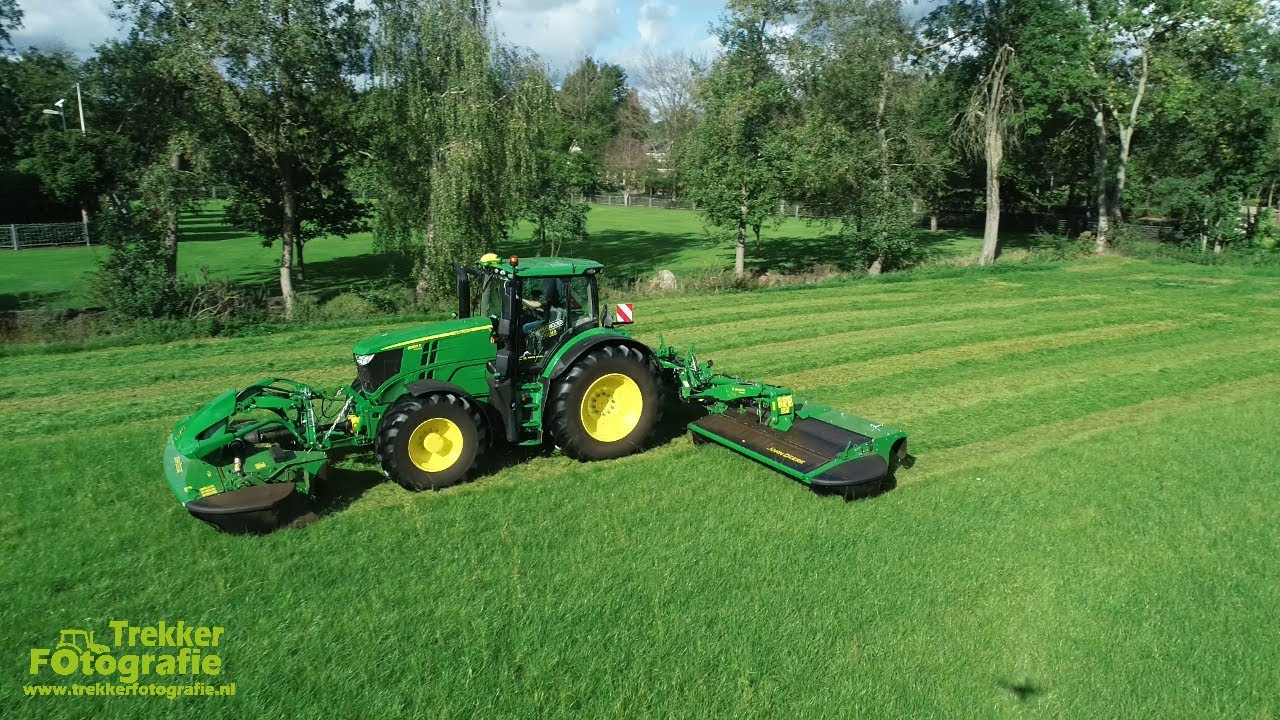 Beute aan het maaien met John Deere demo combinatie - YouTube