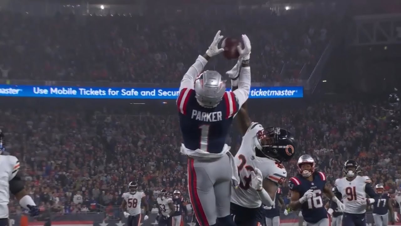 DeVante Parker MOSSED Jaylon Johnson | Bears vs Patriots - YouTube