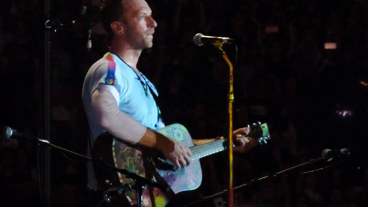 Coldplay - Singapore Song (Live in Singapore 2017) - YouTube