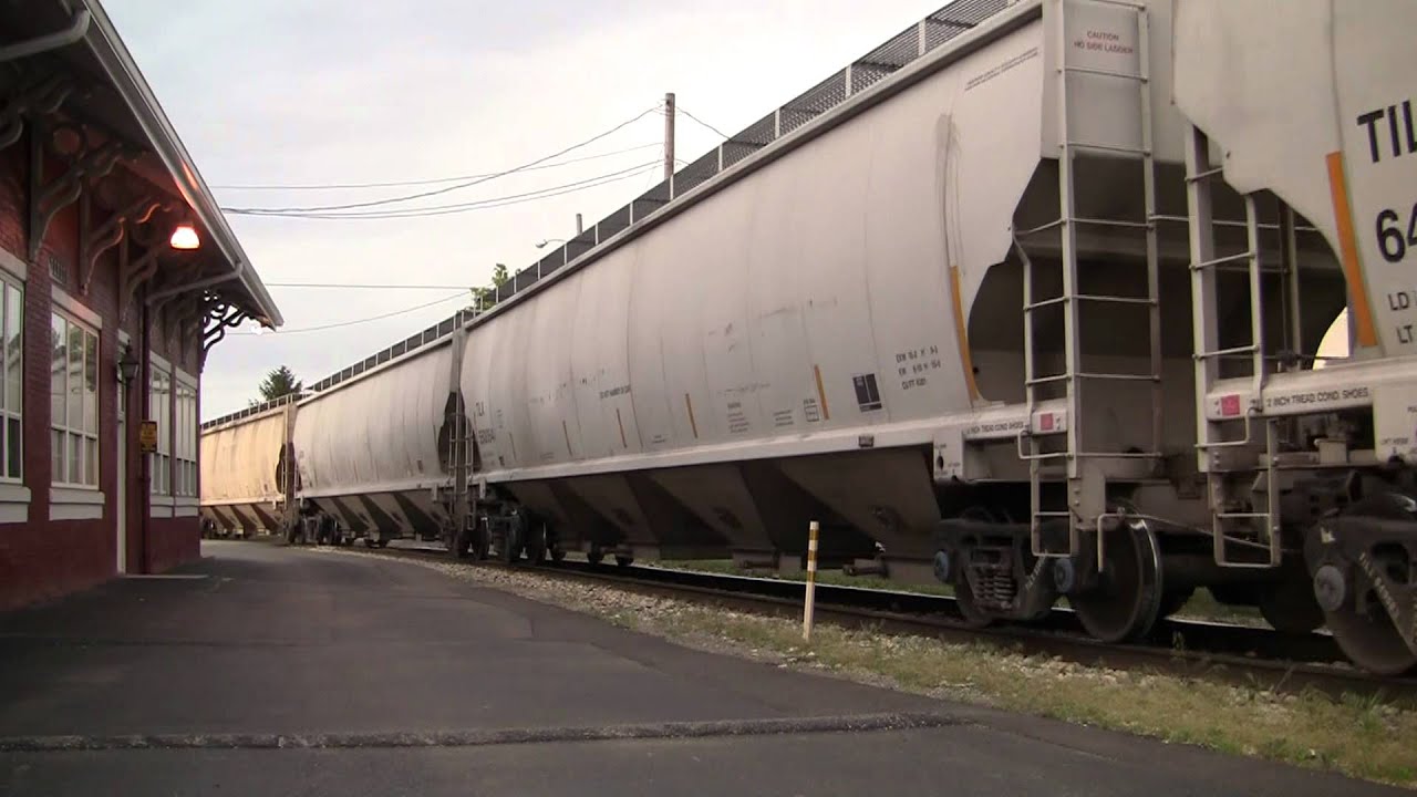 GTW and EJ&E Same Train Elephant Style! Pekin, IL April 19, 2012 - YouTube