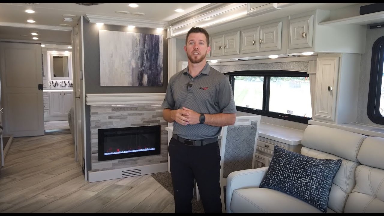 2021 Discovery LXE 40M Fleetwood RV official factory walk through - All ...