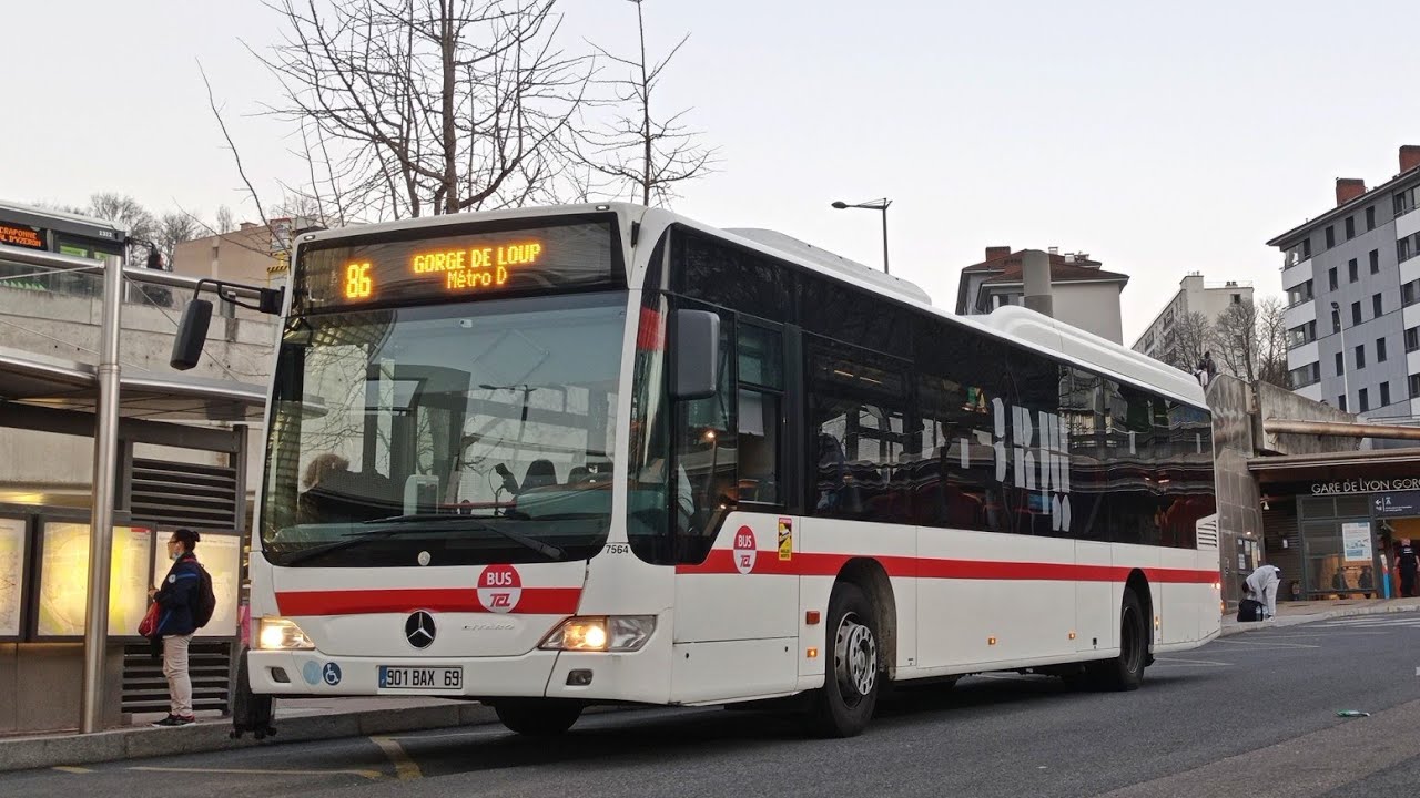 Les bus standards du réseau TCL - YouTube