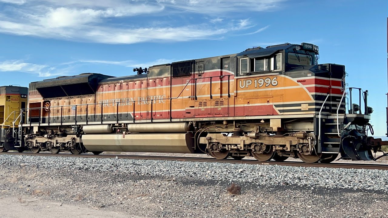 UP ACe 8683 leads SP 1996 Heritage unit, Queen Creek AZ - YouTube