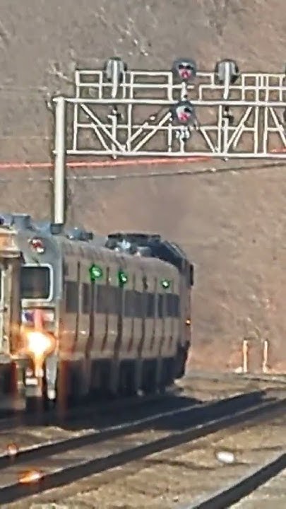 25 Seconds of NJT Comet 5 Cab Car #6006 Doing Railroad Crossing Sequence. - YouTube