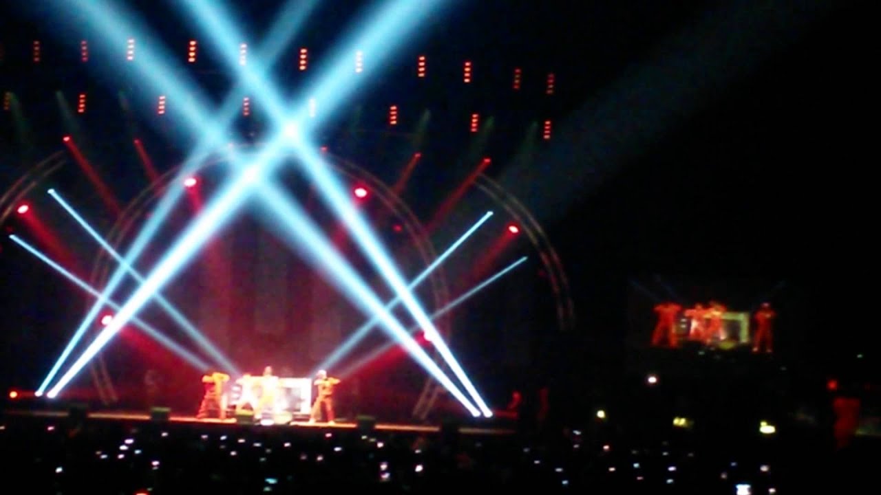 Sisqo performs unleash the dragon - YouTube