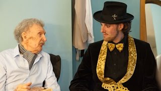 Mark Raffles, magician famous for his pickpocket and magic disappearing ...