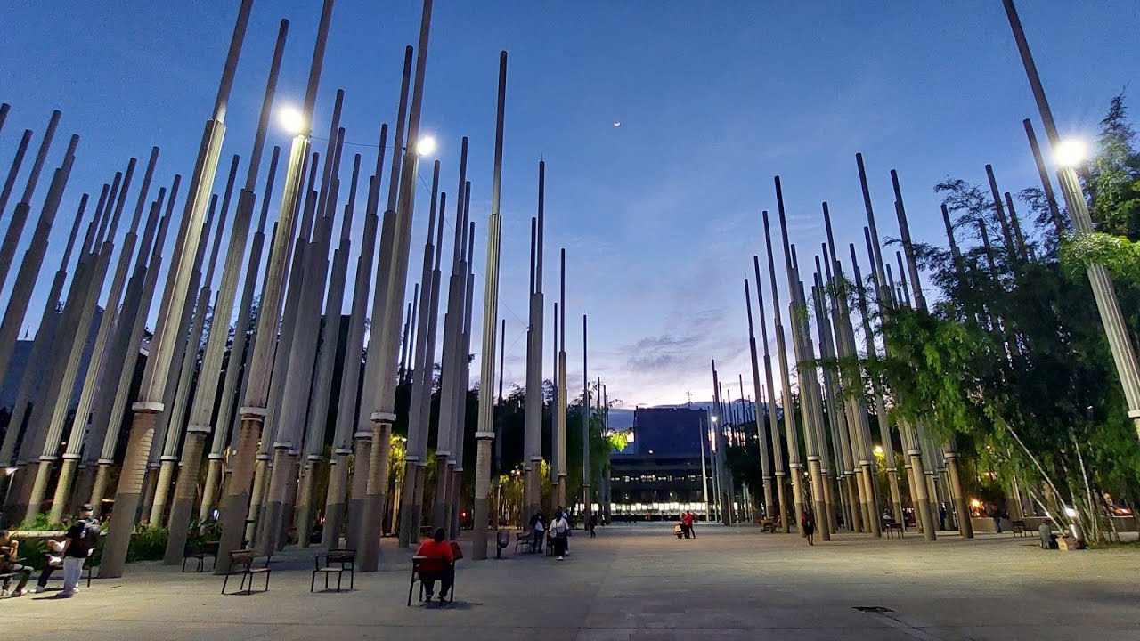 Parque de las luces en Medellín, Colombia. - YouTube