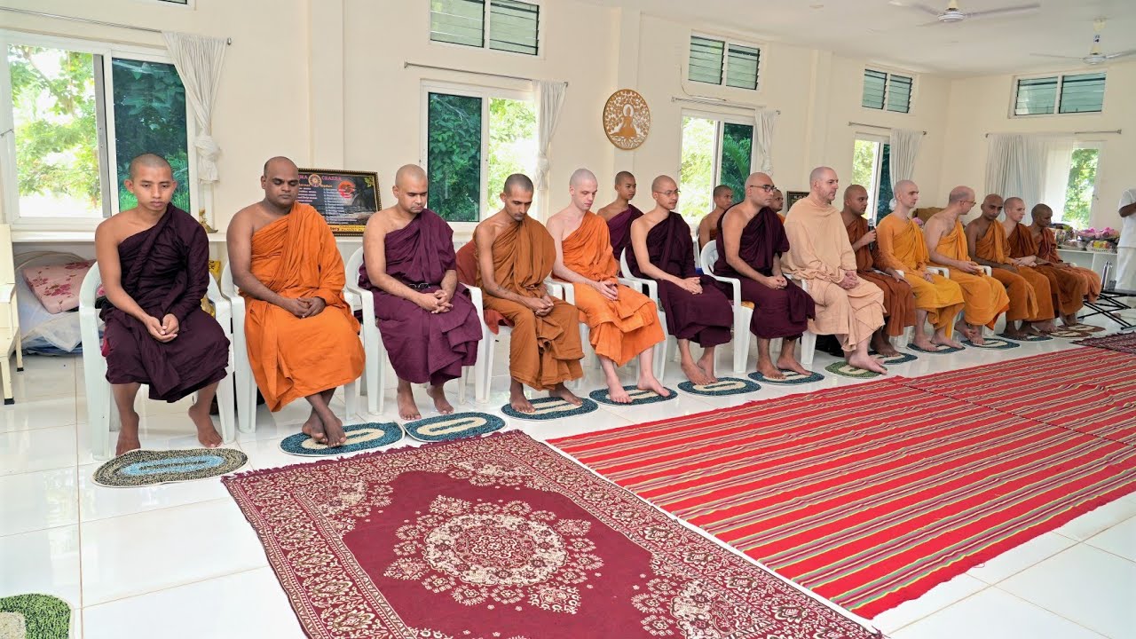 katina chivara dana ceremony ll Nauyana sangharama monastery - YouTube