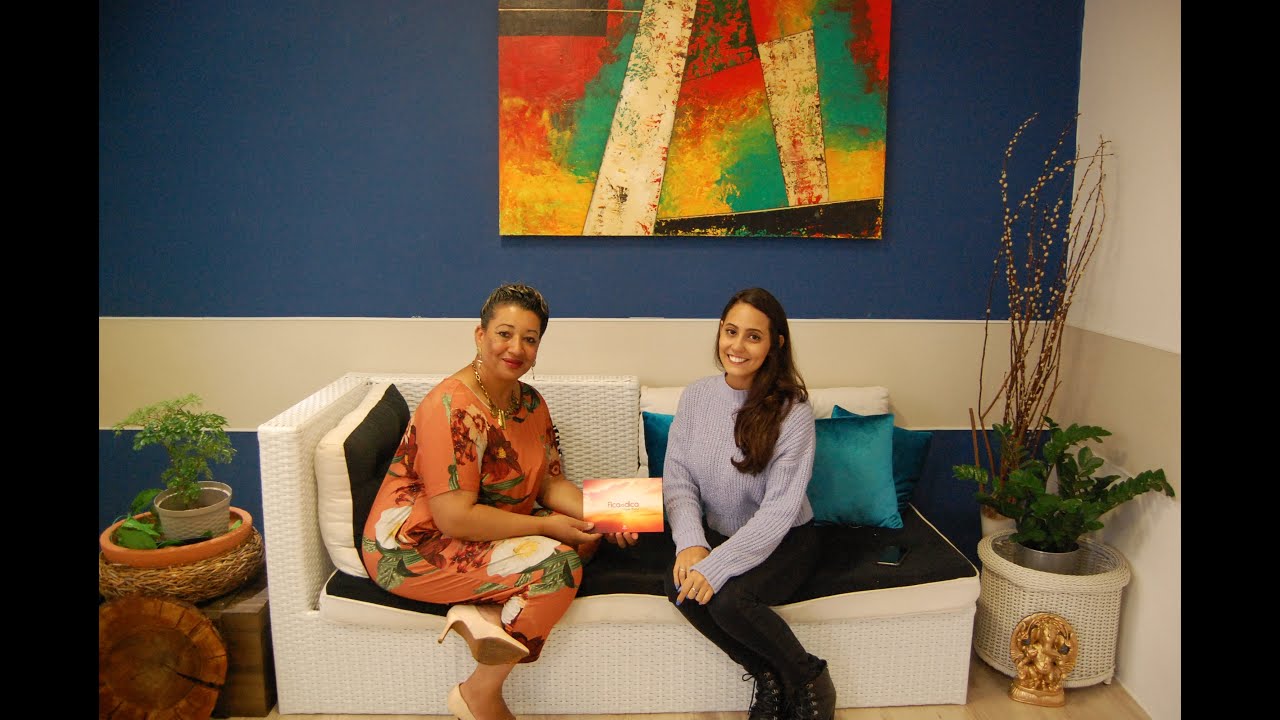 Cida Maria entrevista a Atriz e Cantora, Mari Fontes - YouTube