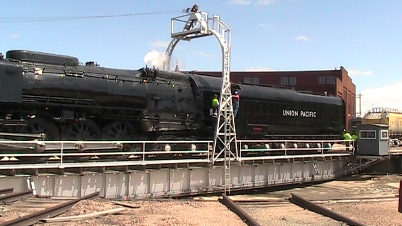 Millhouse Union Pacific Turntable Bridge Assembly - YouTube