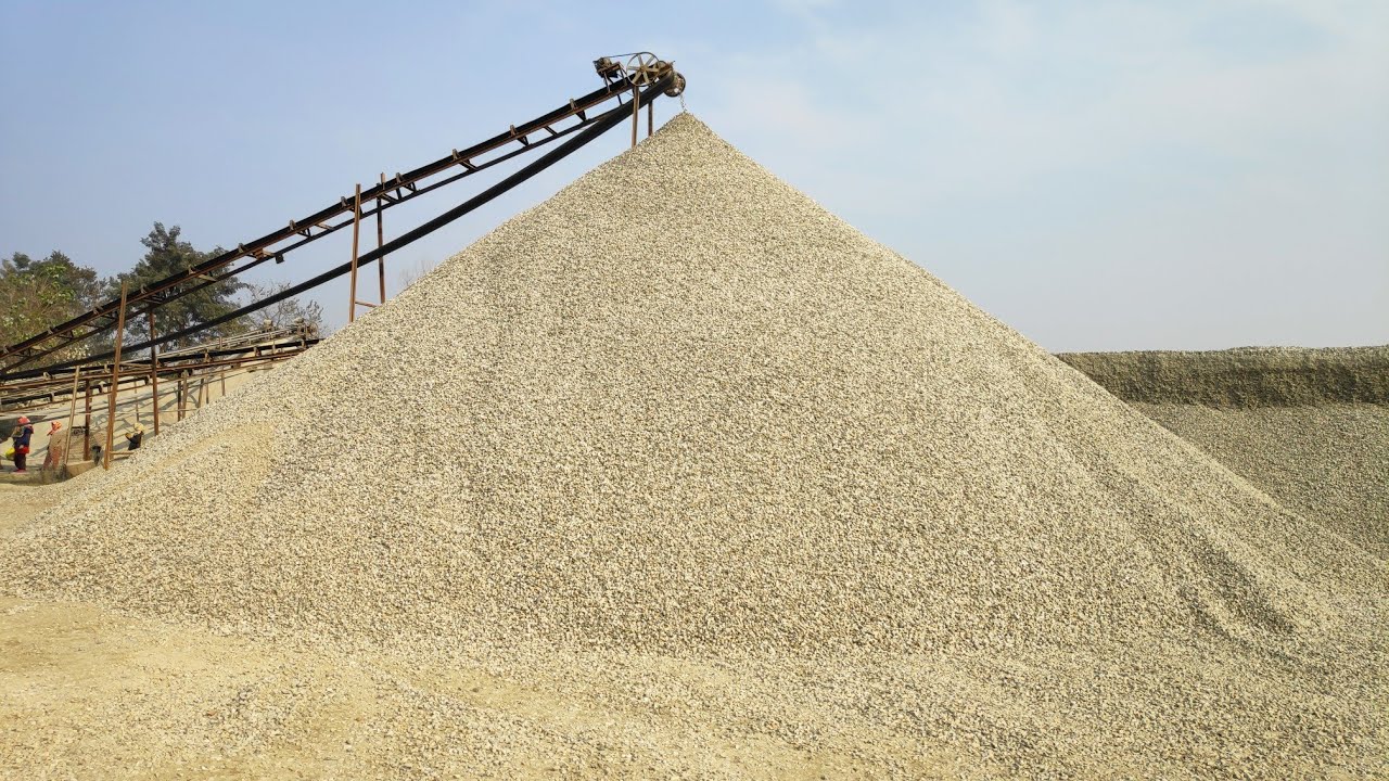 How to make stone chips in stone crusher plant - YouTube