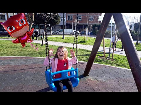 Baykuş Kız Uçan Balon Salıncaklara TAKILDI ‼️ Kaçtı