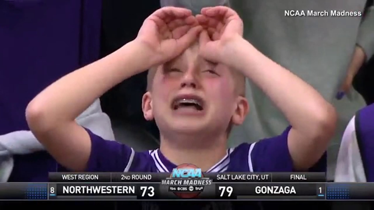 Kid has VERY dramatic reaction to ref's bad call in NCAA game - YouTube