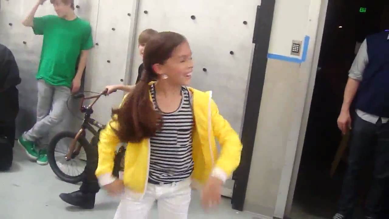 Justin Bieber and Simrin - Somebody To Love video shoot - YouTube