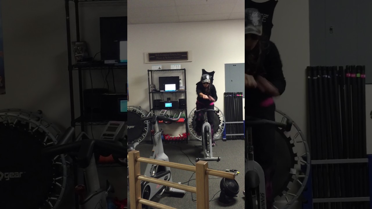 Spinning Double punch push ups! - YouTube