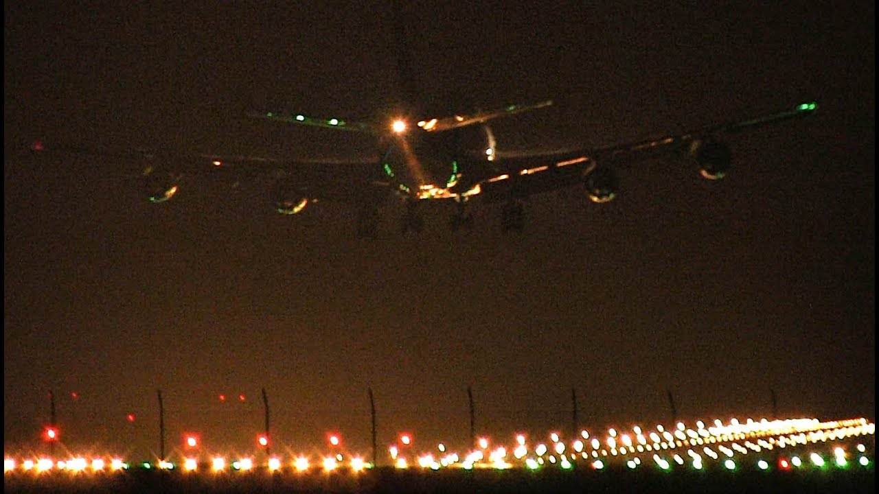 Boeing 747-200 Veteran Avia night landing at Hannover Airport at night ...