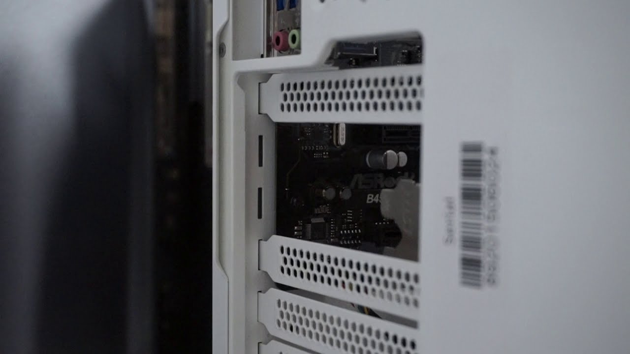 Quick Tip: Graphics card case alignment and install - YouTube