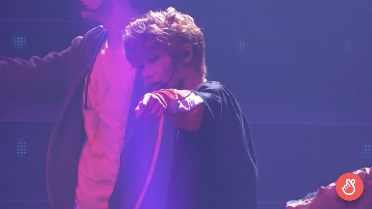 Stray Kids (스트레이 키즈) - ‘My Pace’ LIVE at UNVEIL Showcase - YouTube