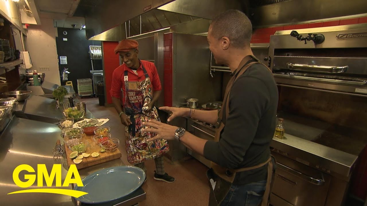 Chef Marcus Samuelsson shows T.J. Holmes how to make shrimp and grits l GMA - YouTube