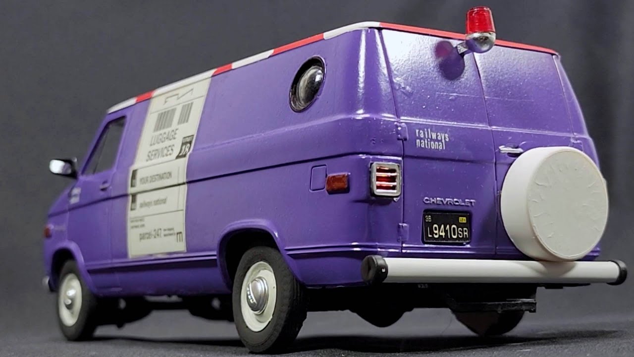 “Railways National”—AMT 1:25 1976 Chevy Van Scale Model Van - YouTube
