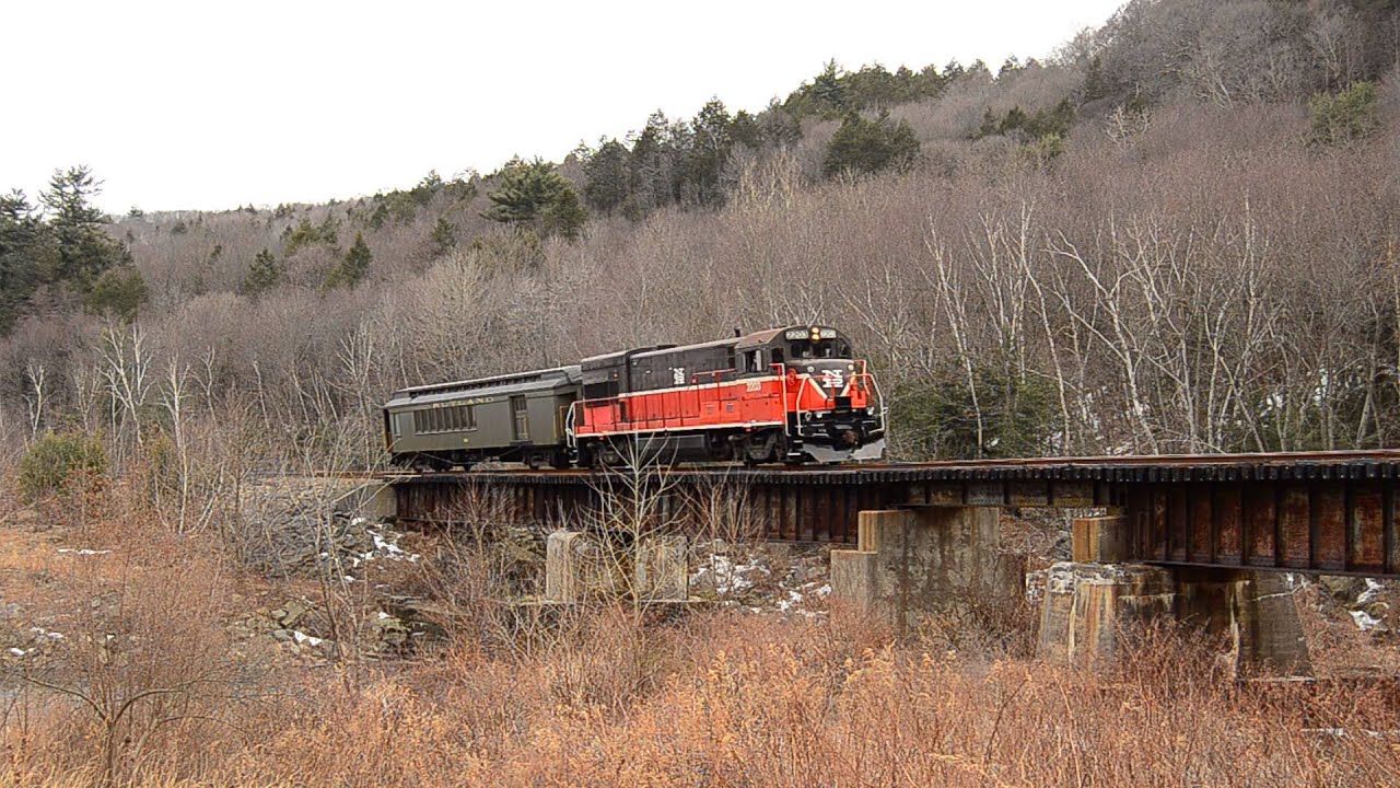 Rutland 260 crossing Jericho Bridge en route to Thomaston - YouTube