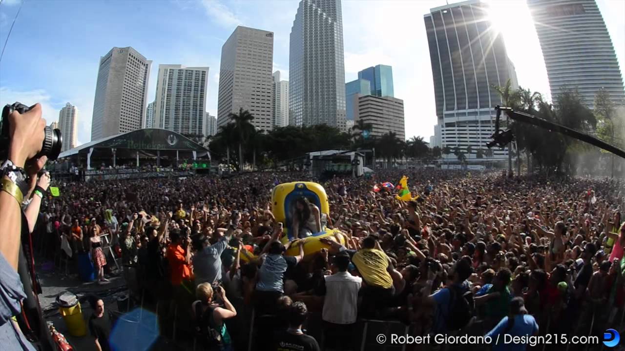 Steve Aoki Goes Rafting - Ultra Music Festival 2012, Day 3 (HD) - YouTube