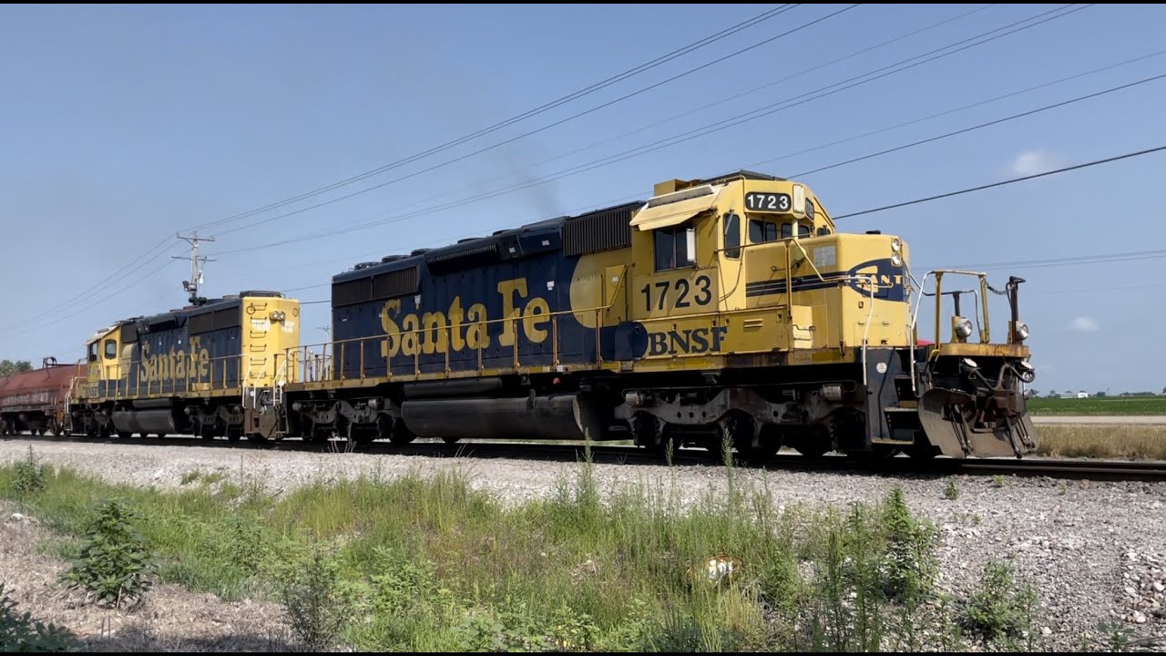 Santa Fe BlueBonnet Duo! BNSF 1723 & 1640 BlueBonnet SD40-2’s Lead Yard ...