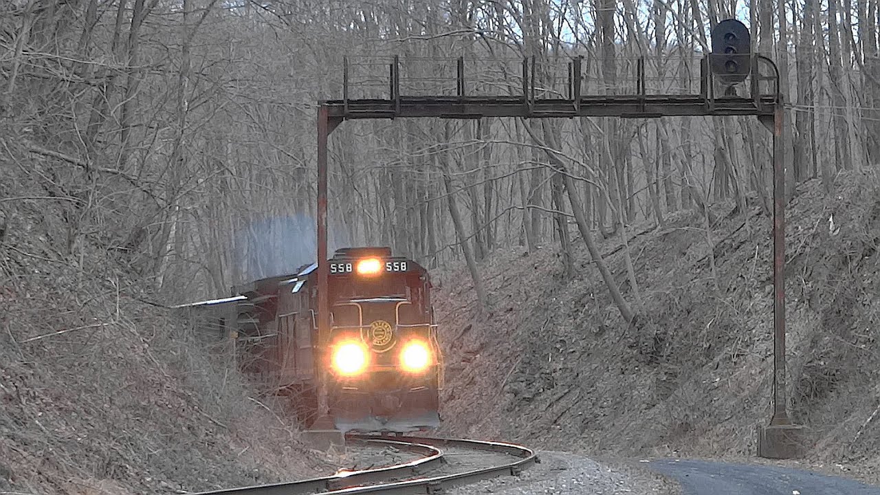 🔥 Western Maryland's Newest B32 Under the Signal Bridge on the ...